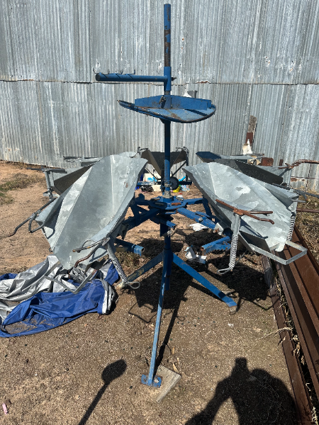 Lot 14 - Quick Trip Lamb Marking Cradle | AuctionsPlus