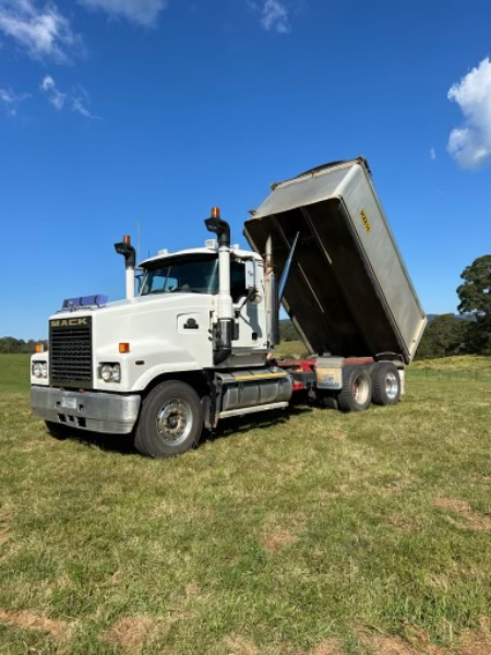 Lot 1 - 2007 Mack Trident | AuctionsPlus
