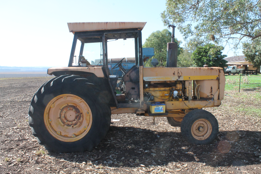 Lot 18 - 4080 Chamberlain Tractor | AuctionsPlus