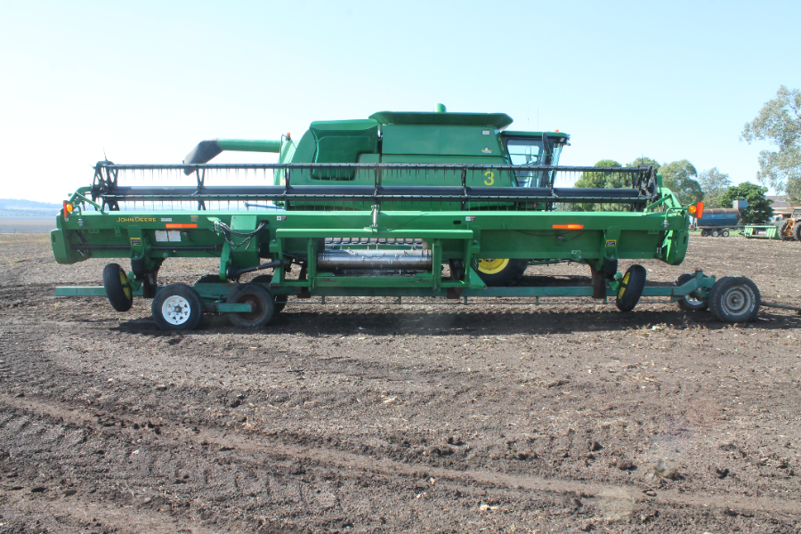 Lot 43 - John Deere 930D Header front & trailer | AuctionsPlus