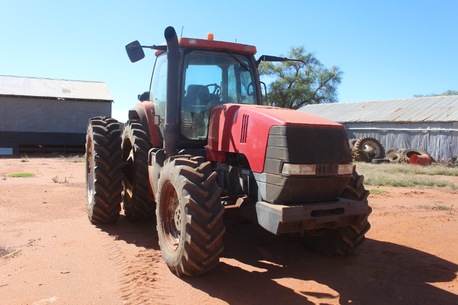 Lot 29 - Case 270 Magnum (1999) | AuctionsPlus