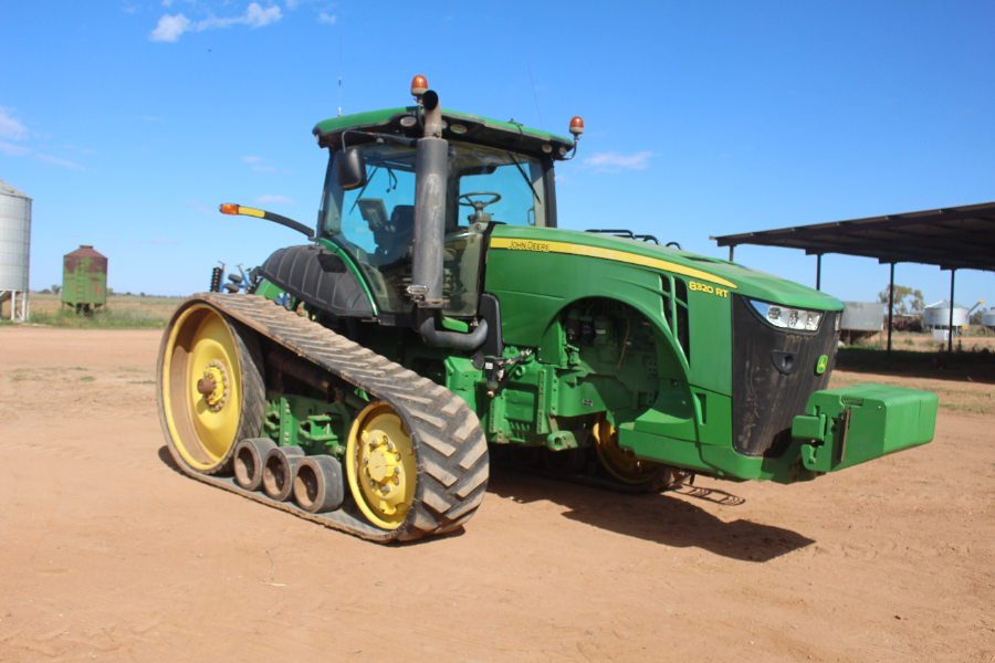 Lot 33 - John Deere 8320 RT | AuctionsPlus