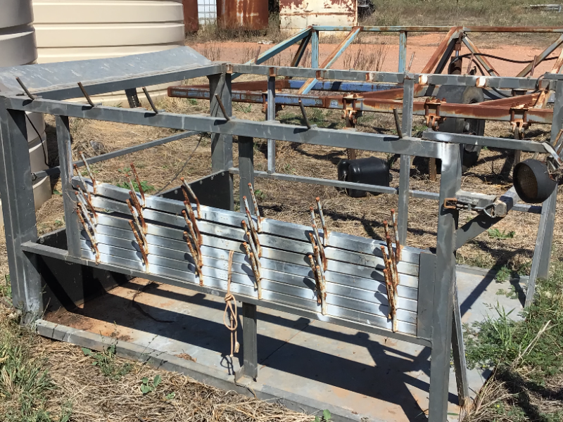 Lot 48 - Galvanised Pig/Roo Rack | AuctionsPlus