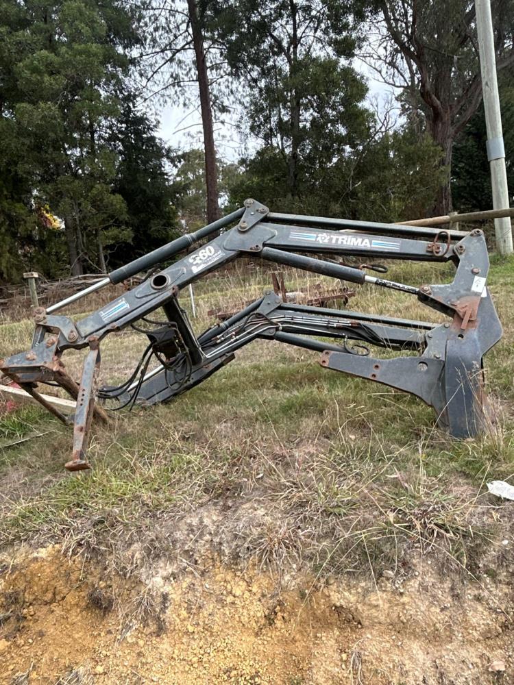 Lot 26 - Trima 360 Professional Front End Loader Frame Complete w ...