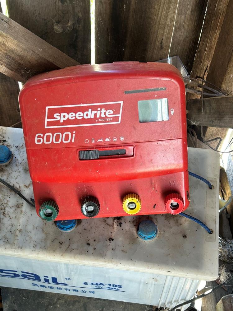 Lot 32 - Speedrite 6000I Fence Unit | AuctionsPlus