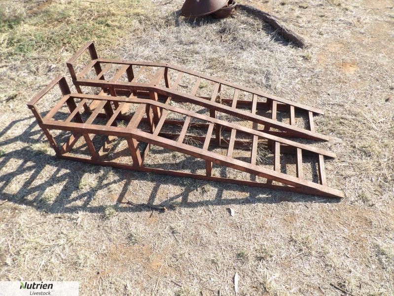 Lot 140 - Pair of car ramps | AuctionsPlus