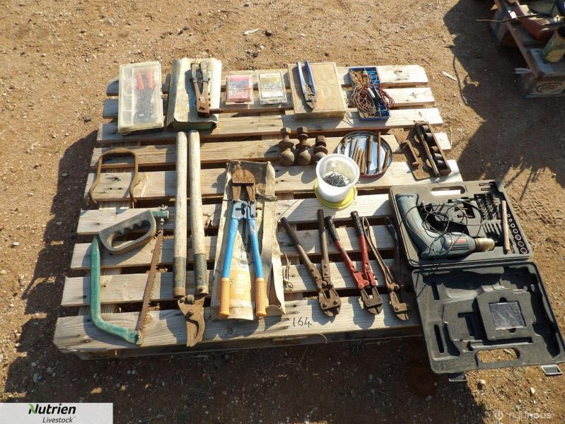 Lot 164 - Pallet of various workshop items | AuctionsPlus