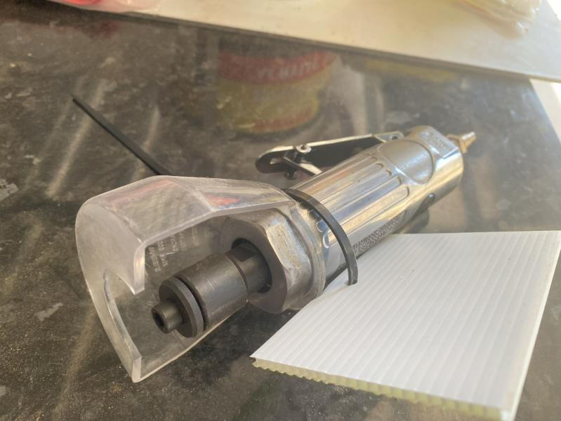 Lot 168 - Pneumatic sheet metal angle cutter. | AuctionsPlus