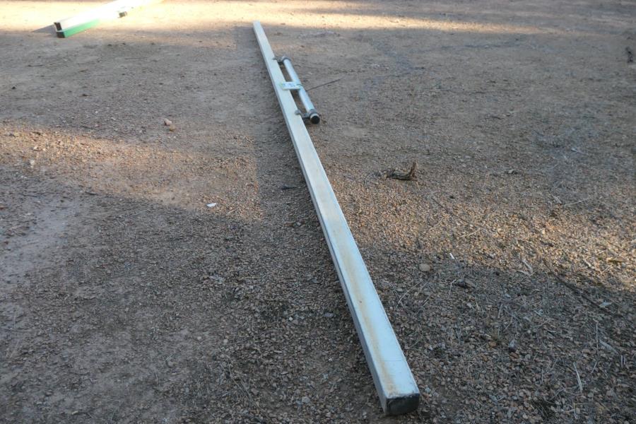 Lot 47 - Screed. 3M long 40x50mm | AuctionsPlus