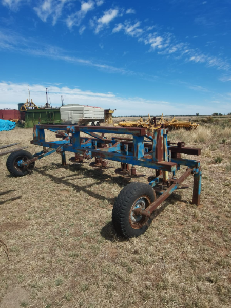 Lot 58 - 4 ROW ROOT CUTTER | AuctionsPlus