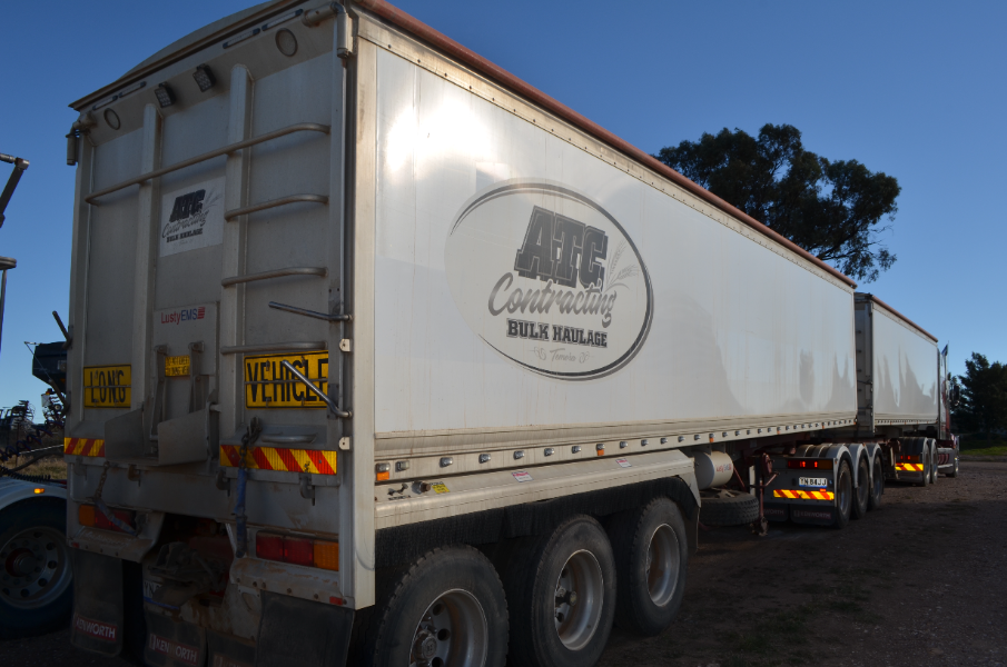 Lot 3 - 2017 Lusty B Double grain trailer | AuctionsPlus