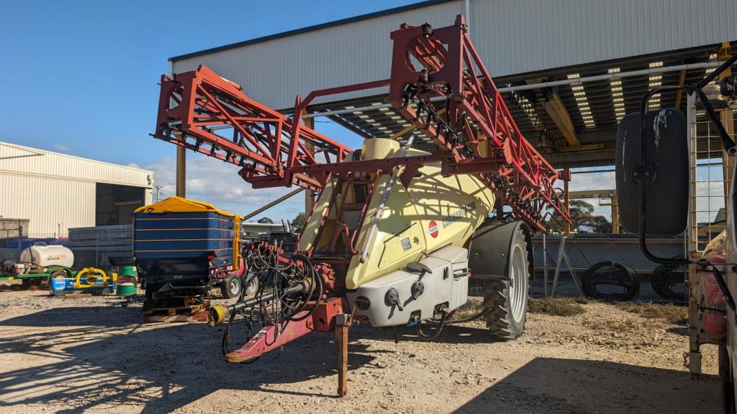 Lot 11 - Hardi Commander 5000 Trailing Spray Unit w/ 24m Boom ...