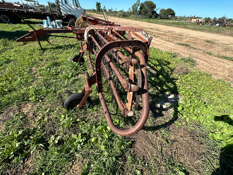 Lot 76 - Old Hay Rake | AuctionsPlus