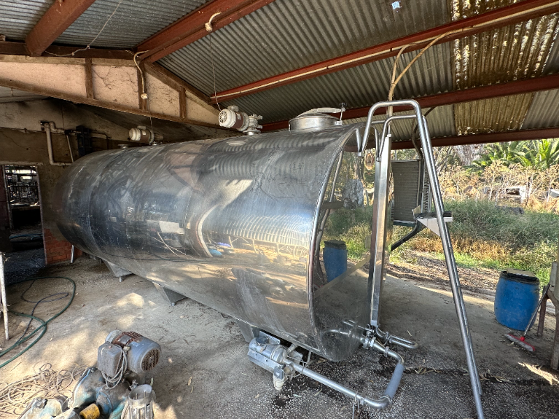 Lot 16 - 11,600L Byfords Stainless Milk Vat | AuctionsPlus