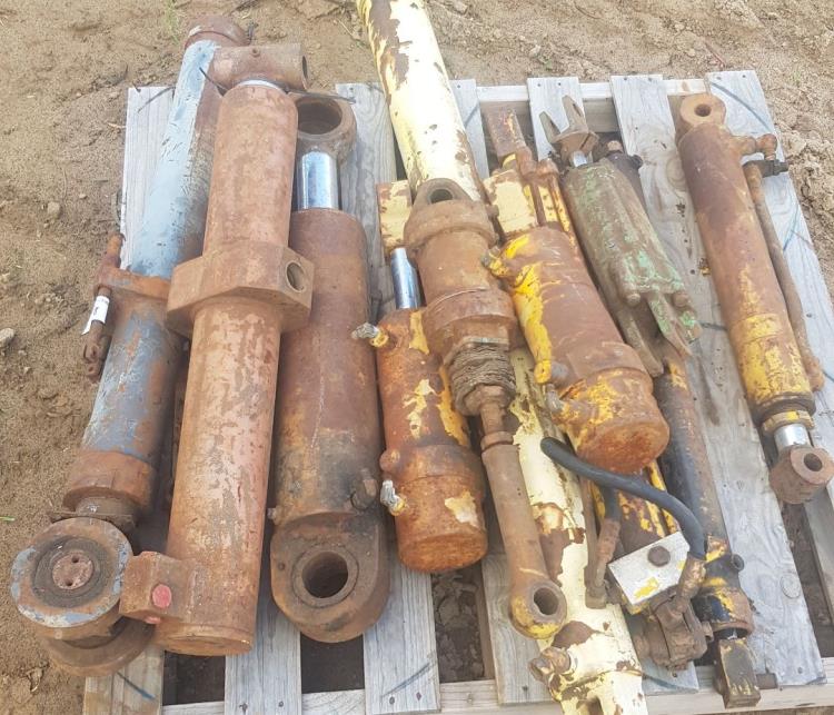 Lot 84 - Hydraulic Cylinders | AuctionsPlus