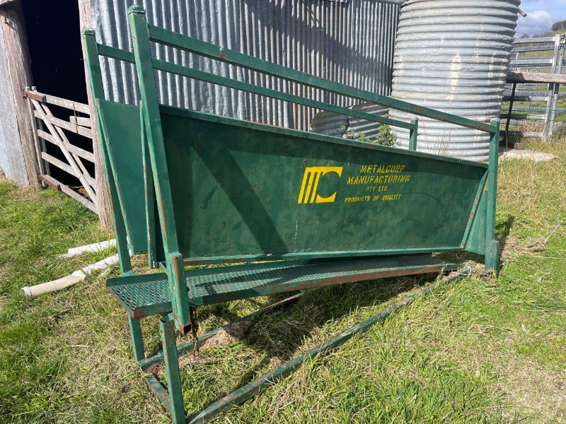 Lot 22 - METALCORP PORTABLE SHEEP LOADING RAMP | AuctionsPlus