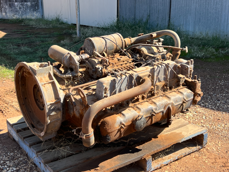 Lot 104 - Leyland 6 cylinder engine | AuctionsPlus