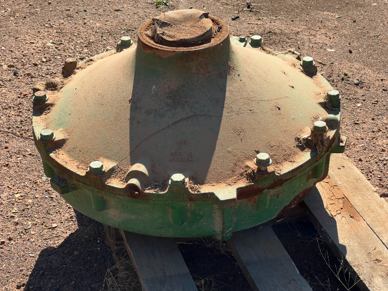 Lot 110 - John Deere final drive off 9600 header, broken | AuctionsPlus