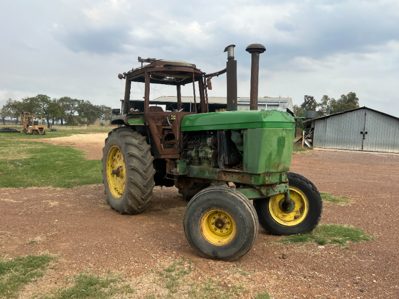 Lot 59 - JD 4430, burnt in fire, foot for parts. | AuctionsPlus