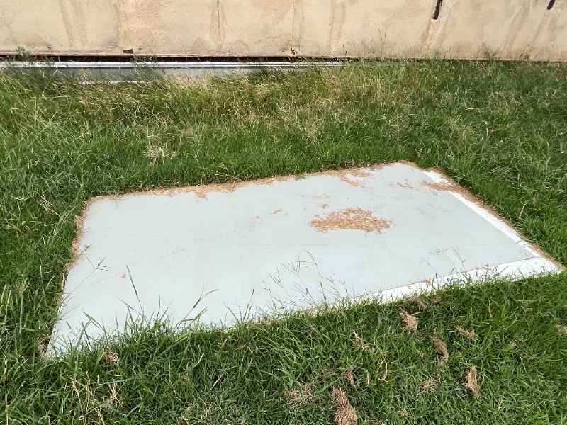 Lot 65 - Sundry 2400 x 1200mm sheet tin panels x 3 | AuctionsPlus