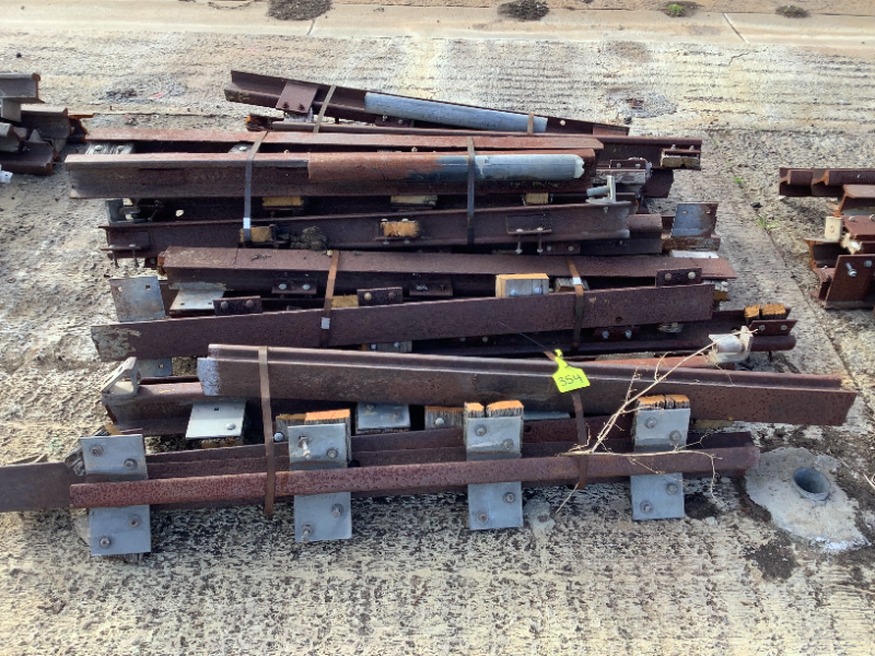 Lot 354 - Railway Iron Post | AuctionsPlus