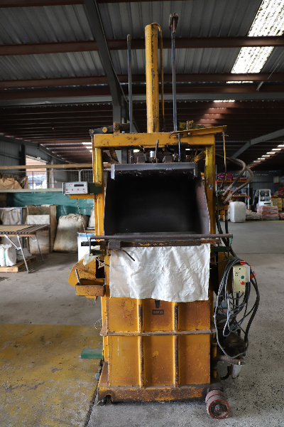 Lot 12 - TPW Wool Press | AuctionsPlus