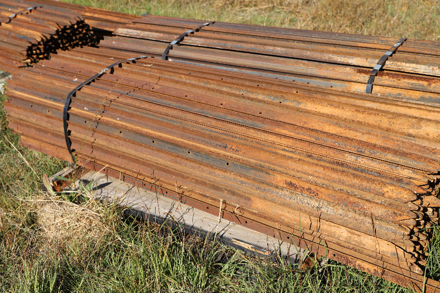 Lot 64 - Steel Posts - bundle of 200 | AuctionsPlus