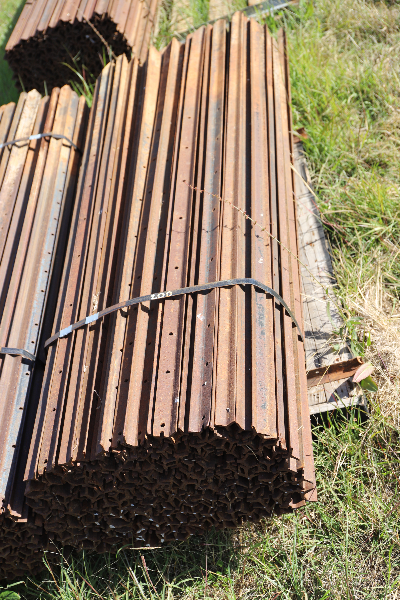 Lot 65 - Steel Posts - bundle of 200 | AuctionsPlus
