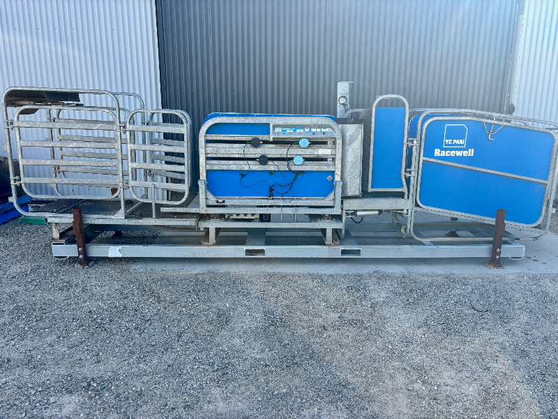 Lot 7 - Te Pari Sheep Handler | AuctionsPlus