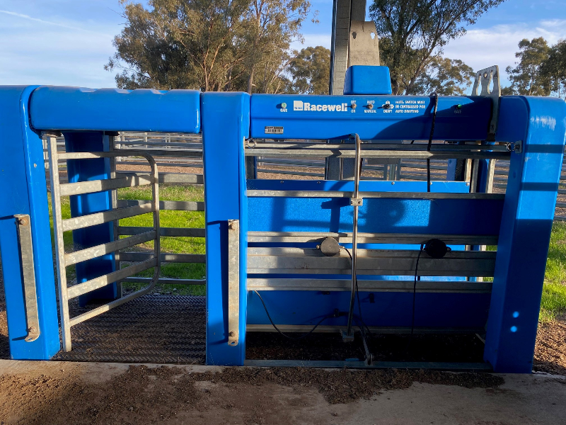 Lot 89 - Te Pari DR3 Drafter | AuctionsPlus