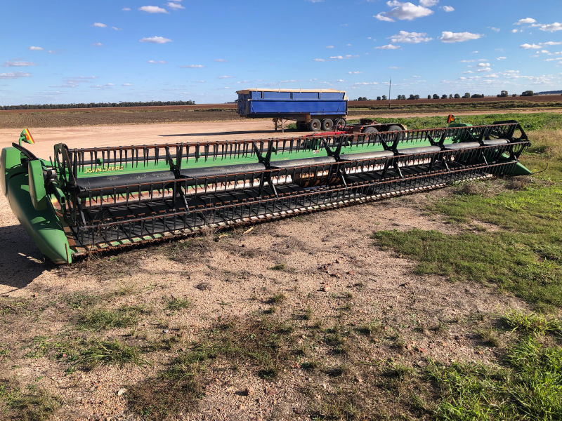 John Deere 635 draper front | AuctionsPlus