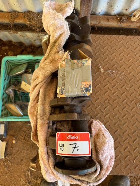Lot 7 - Crank shaft and bearings to suit Holden 253 | AuctionsPlus