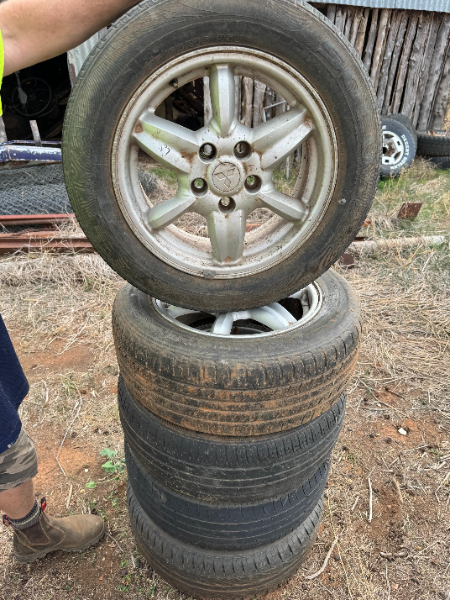 Lot 73 - 2000 model VRX Magna wheels, set of 5 | AuctionsPlus