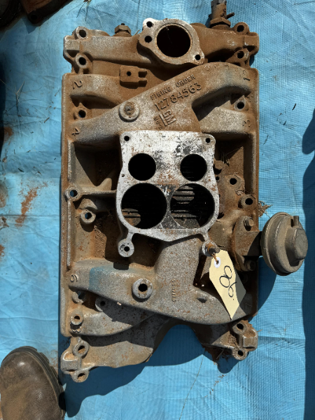 Lot 86 - V8 intake manifold | AuctionsPlus