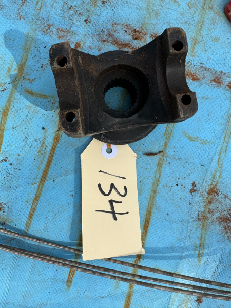 Lot 134 - Differential yoke | AuctionsPlus