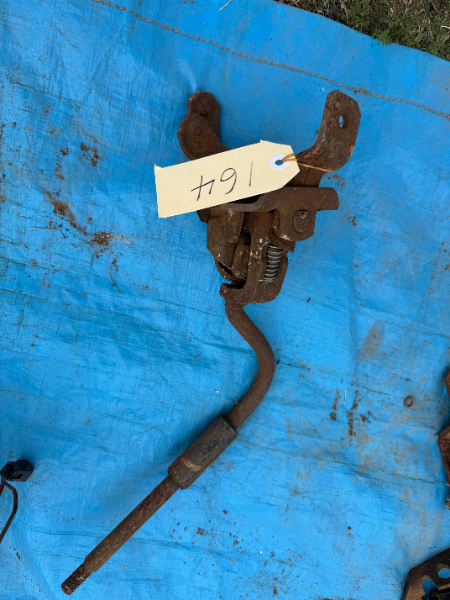 Lot 164 - Aussie 4 speed bench seat | AuctionsPlus