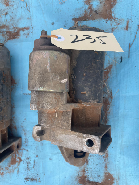 Lot 235 - V8 starter motor | AuctionsPlus
