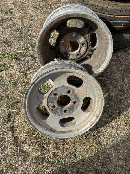 Lot 366 - 3 x Holden alloy rims, jelly beans | AuctionsPlus