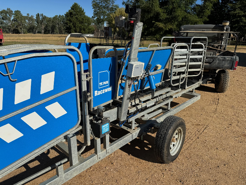 Lot 110 - Te Pari Handler & Trailer | AuctionsPlus