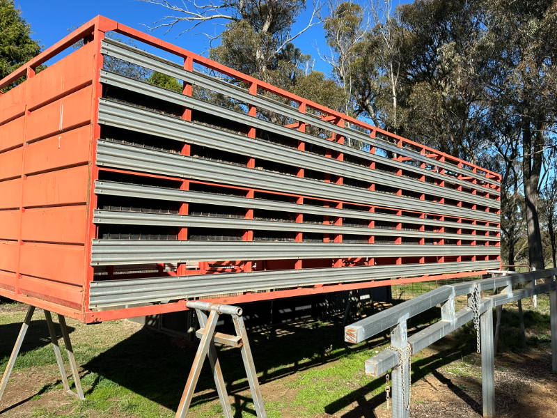 Lot 11 - Duncan Stock Crate | AuctionsPlus