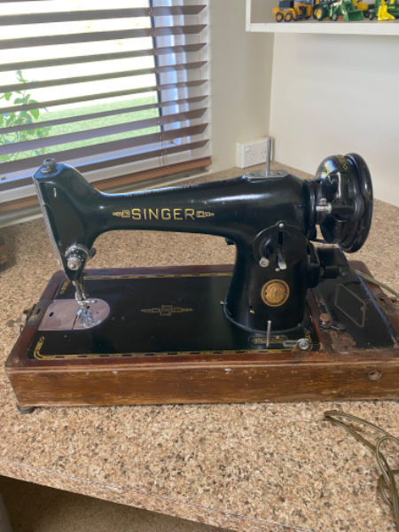 Lot 40 - Singer Sewing Machine | AuctionsPlus