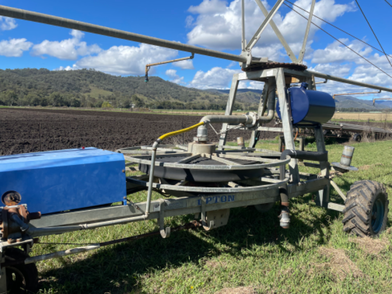 Lot 10 - 'UPTON' TRAVELLING IRRIGATOR | AuctionsPlus