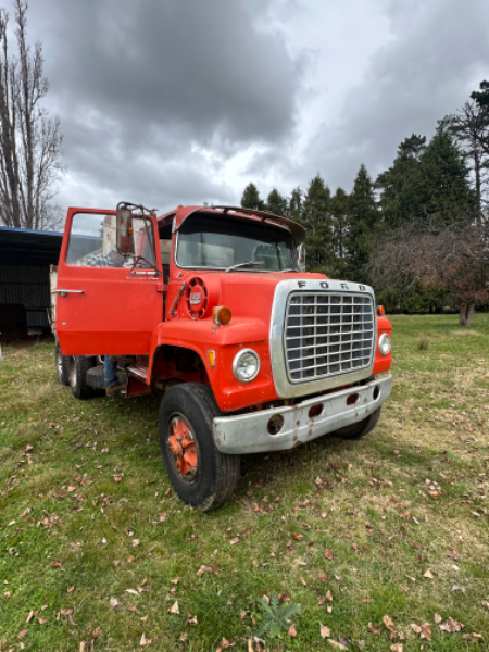 Lot 4 - FORD 900 TIP TRUCK | AuctionsPlus