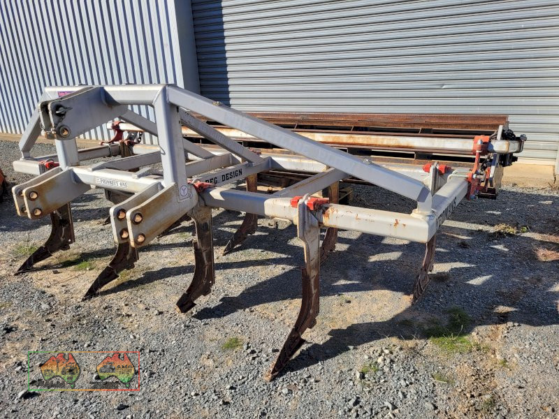 Lot 28 - (7652) 3pl Yeomans 9 Shank Ripper | AuctionsPlus