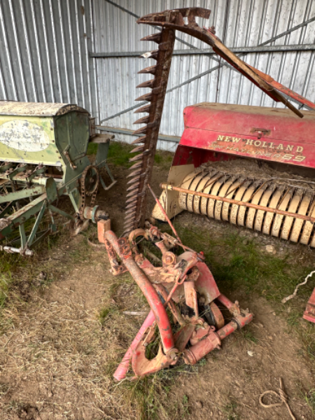 Lot 23 - MASSEY FERGUSSON HAY CUTTER | AuctionsPlus