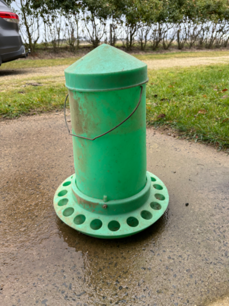 Lot 46 - Plastic chook self feeders | AuctionsPlus
