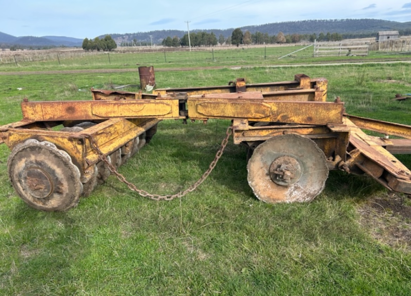 Lot 120 - Giant Discs | AuctionsPlus