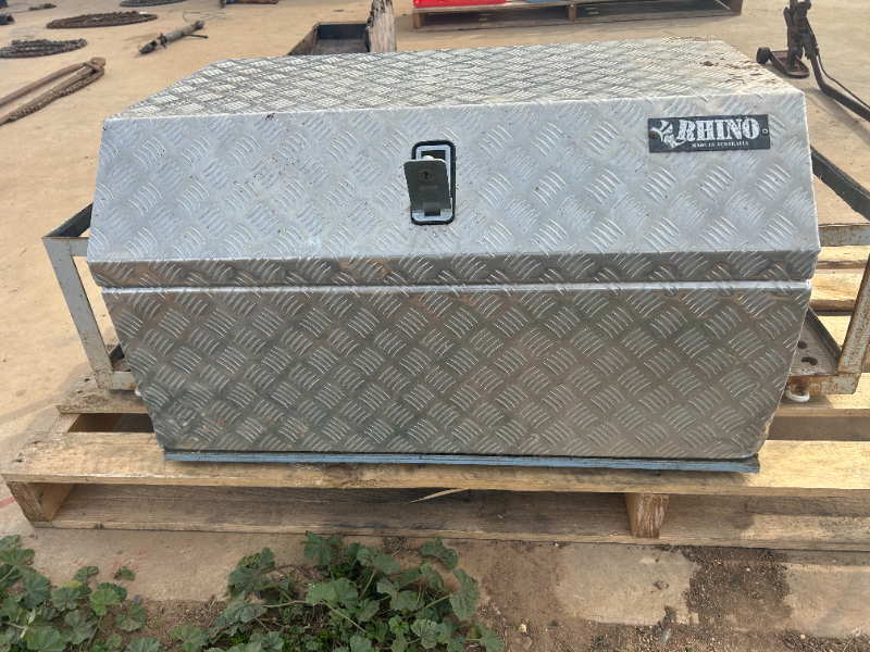 Lot 243 - TOOL BOX - DAMAGED | AuctionsPlus