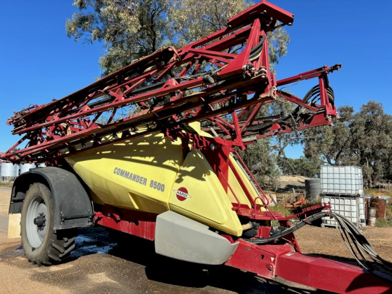 Lot 7 - 2021 Hardi Commander 8500 Tow Behind Sprayer | AuctionsPlus