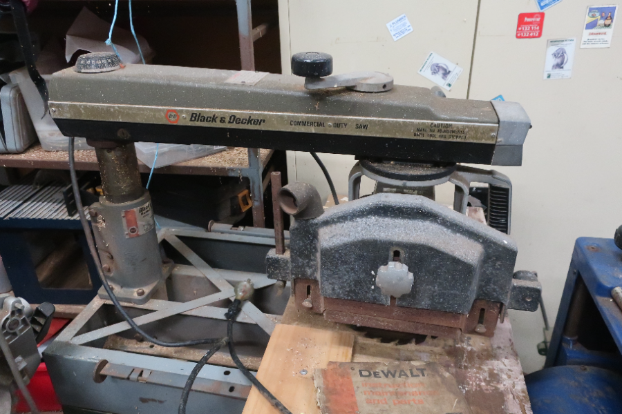 Lot 223 - Radial Arm Docking Saw | AuctionsPlus